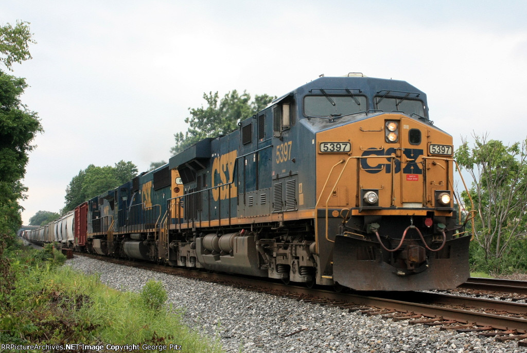 CSX 5397 and train Q370